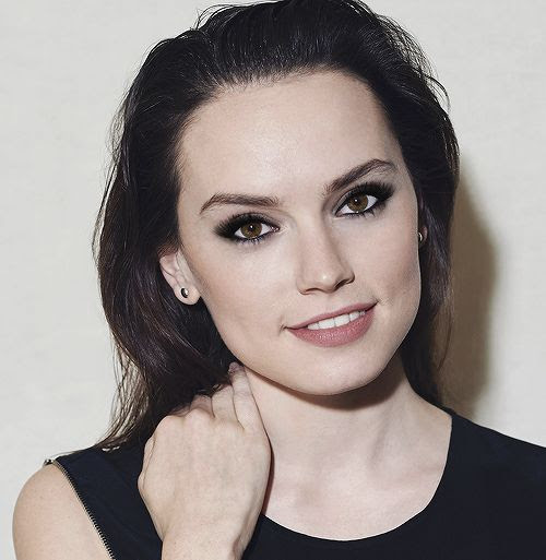 Иллюстрация Daisy Ridley Smile | Illustrators.ru